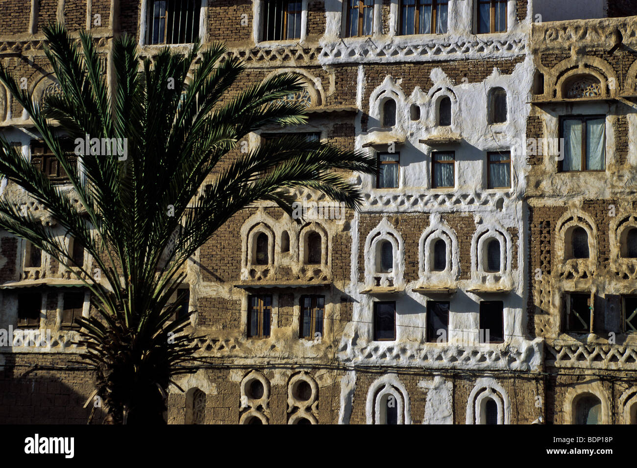 North yemen intricate building facade hi-res stock photography and ...