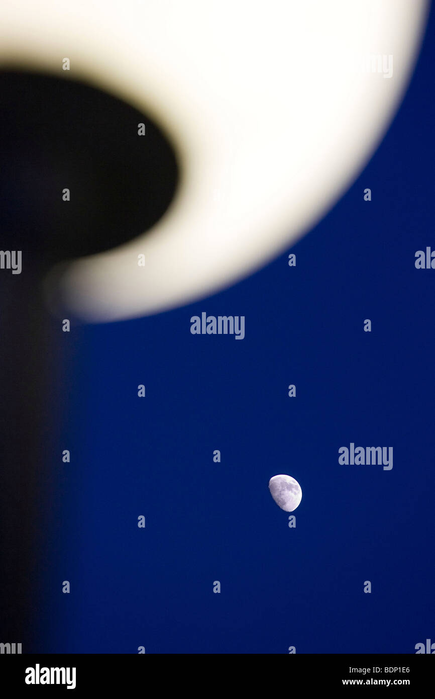 Streetlamp light moon hi-res stock photography and images - Alamy