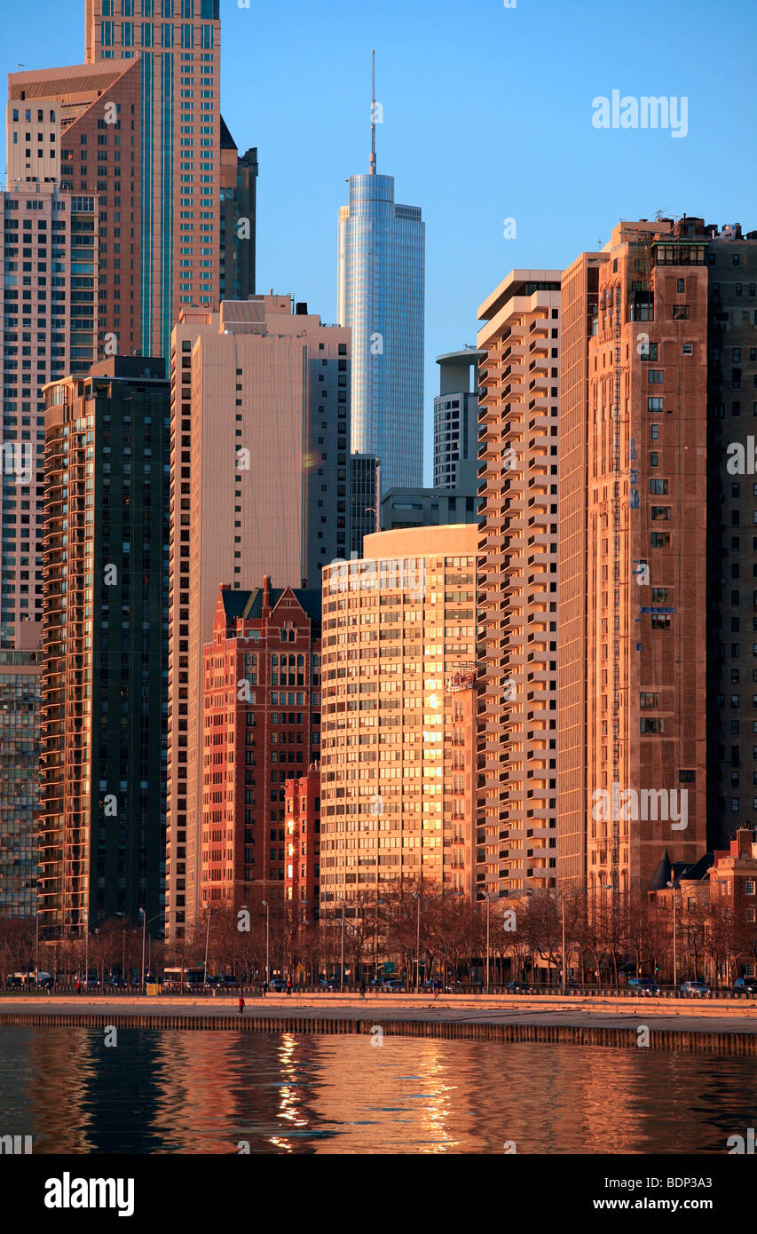 Downtown Chicago Illinois city skyline in the early light of dawn on ...
