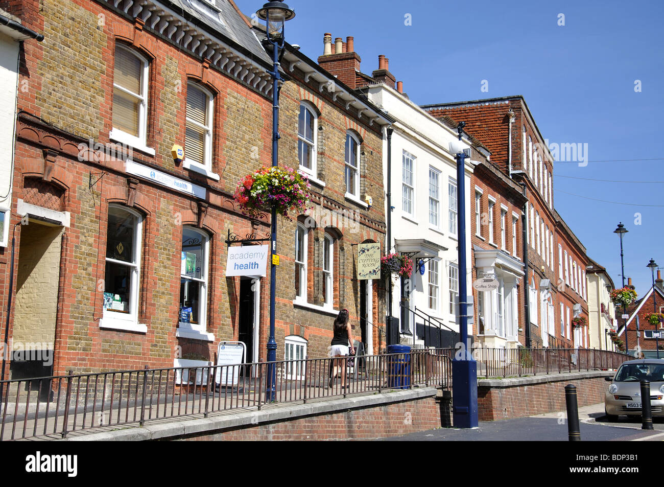 High street alton hampshire england hi-res stock photography and images ...