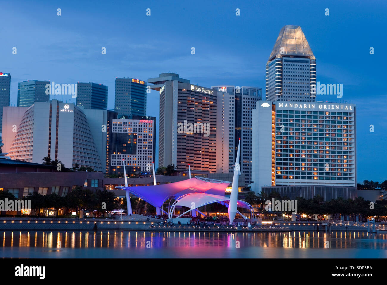 Singapore skyline, Marinabay, Esplanade Drive, Pan Pacific, Mandarin ...