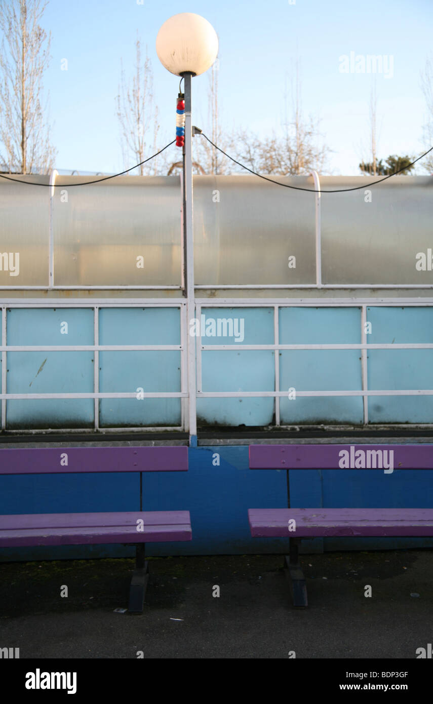 Benches and light post at amusement park Stock Photo - Alamy