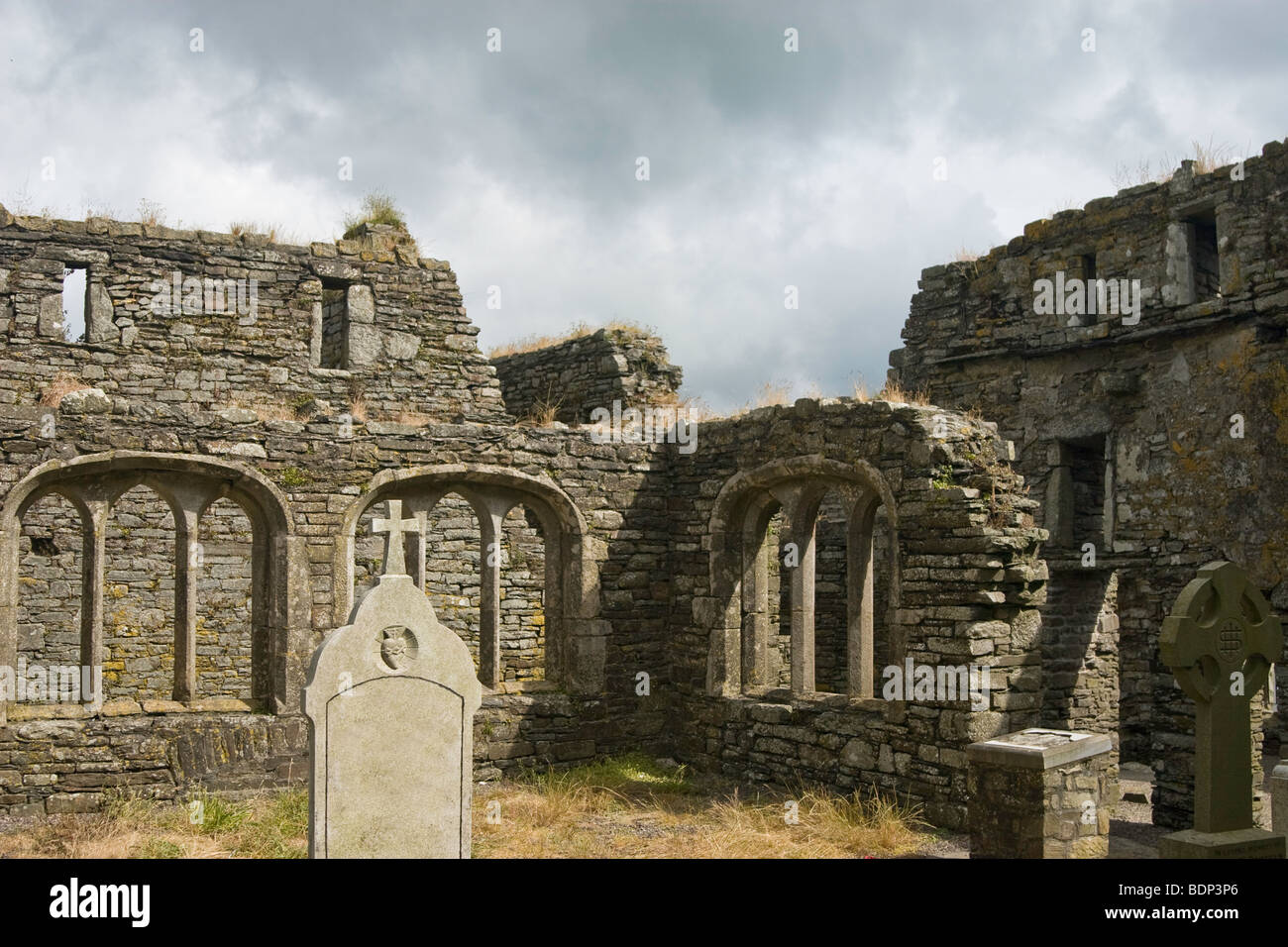 Tombstone crumbling hi-res stock photography and images - Alamy