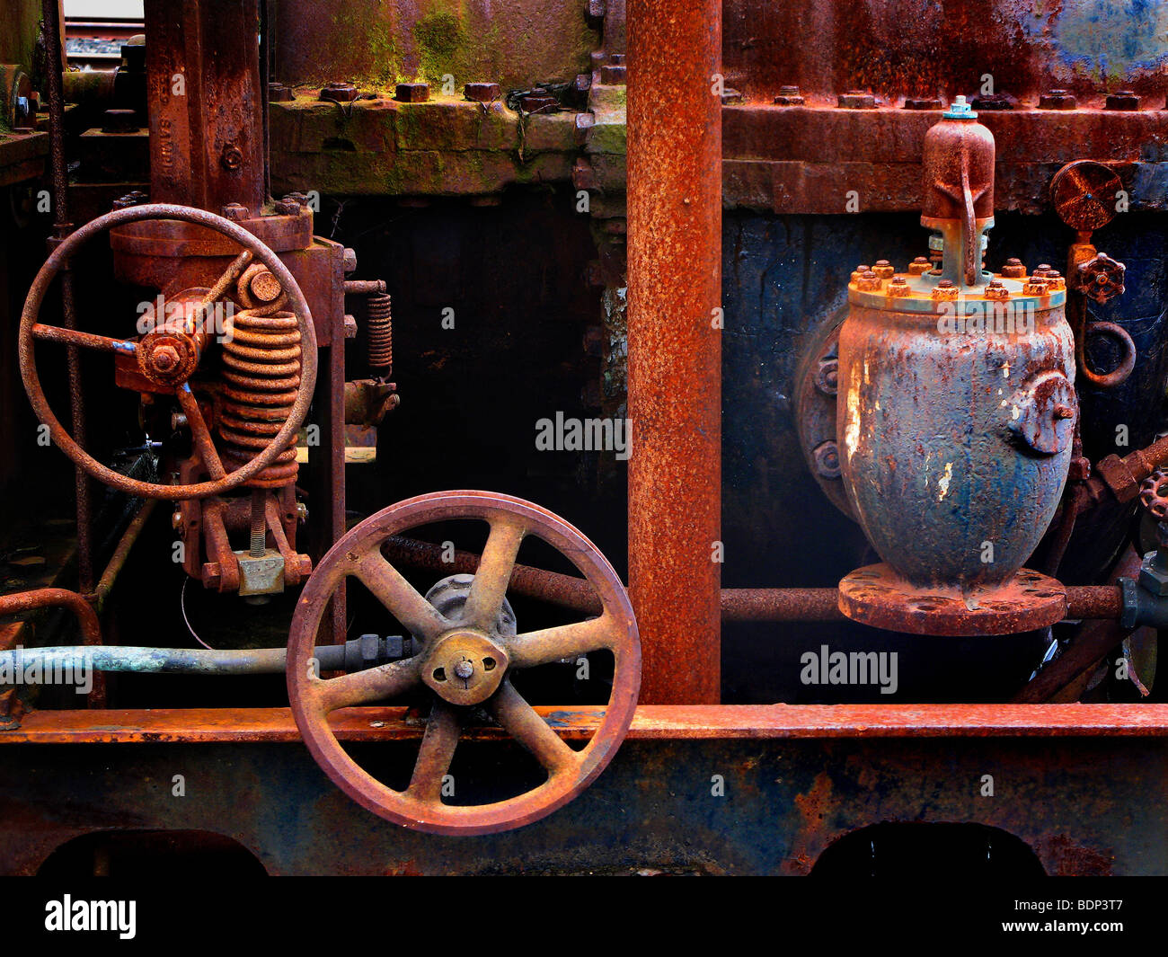 Rustly old motor parts Stock Photo - Alamy