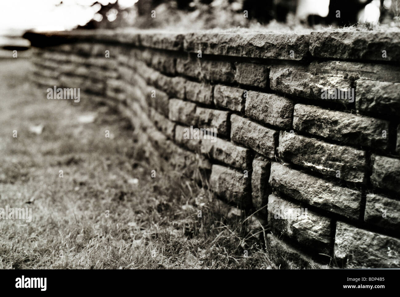 Low brick wall garden hi-res stock photography and images - Alamy