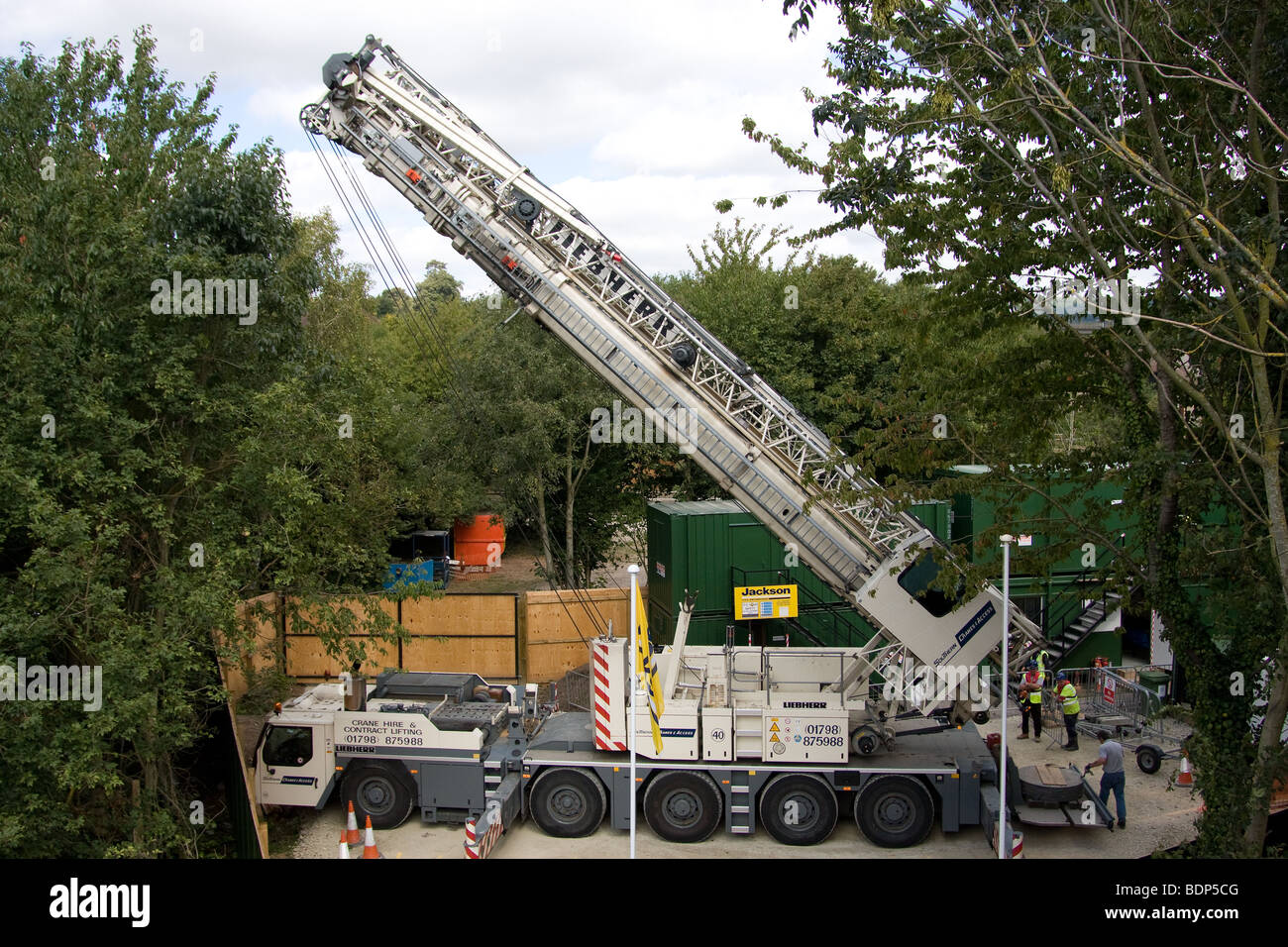 Lorry mounted crane hi-res stock photography and images - Alamy