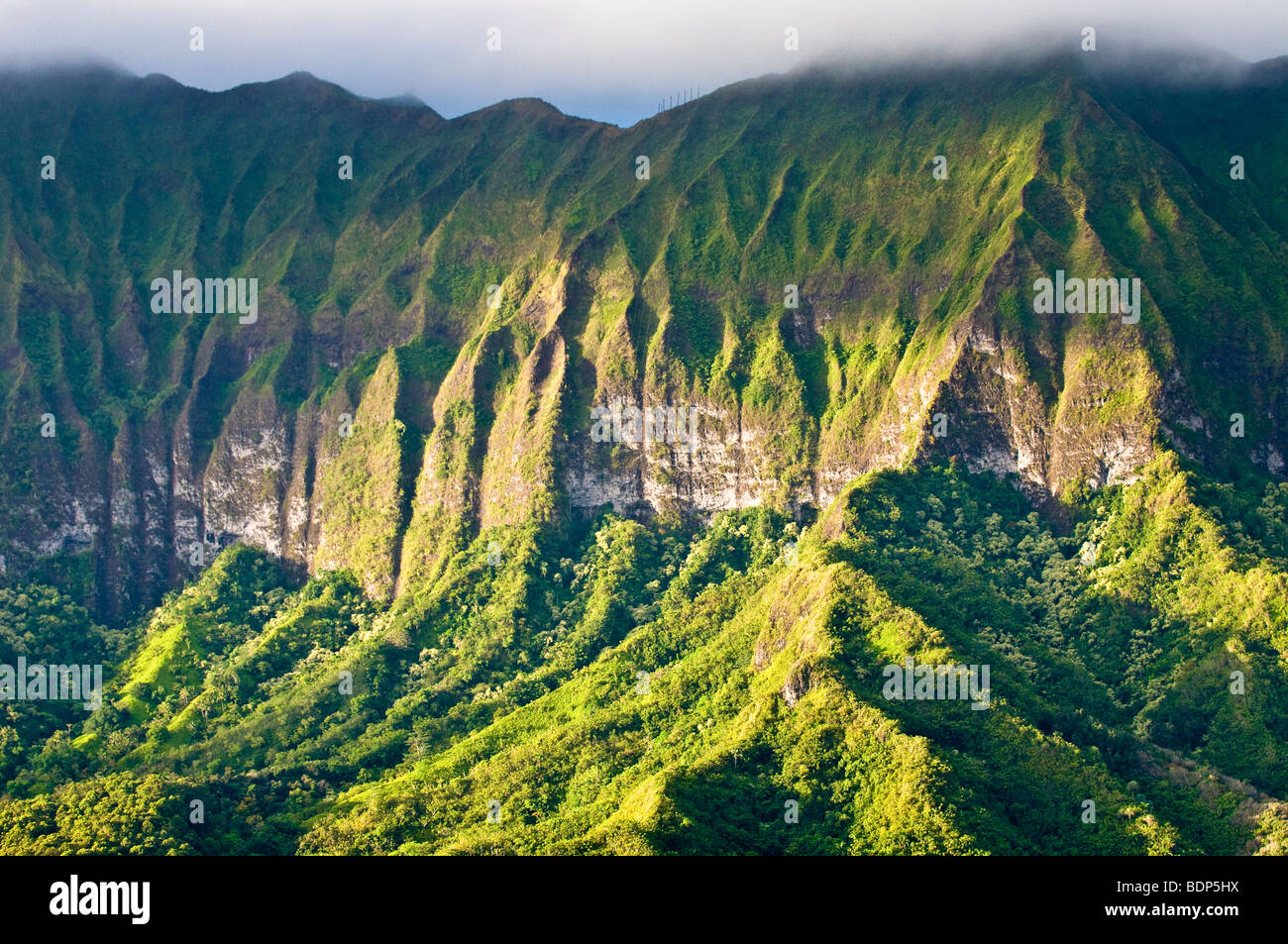 The cliffs of the Koolau Mountains on the Windward side of Oahu, Hawaii ...