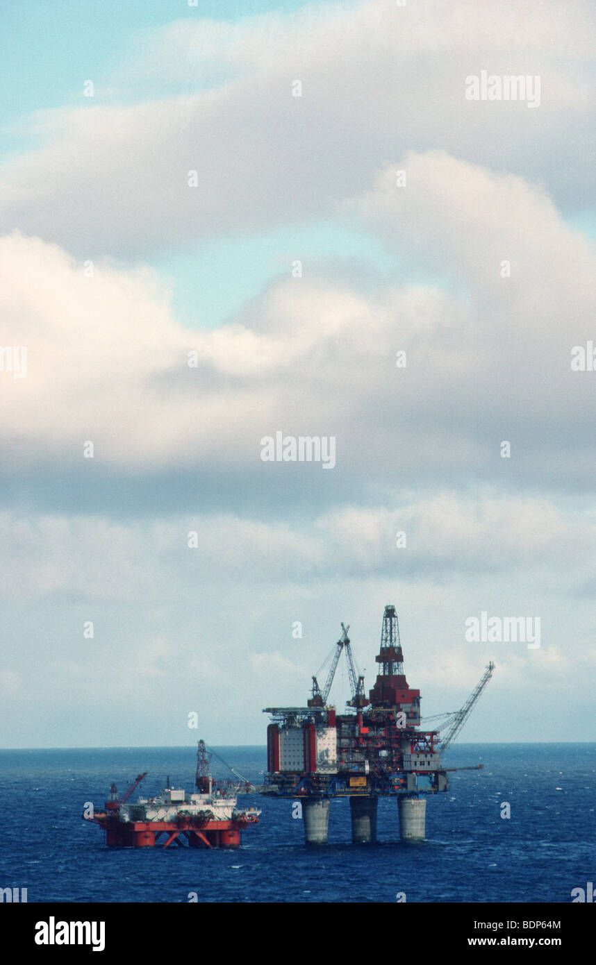 Offshore oil platform, North Sea Stock Photo - Alamy