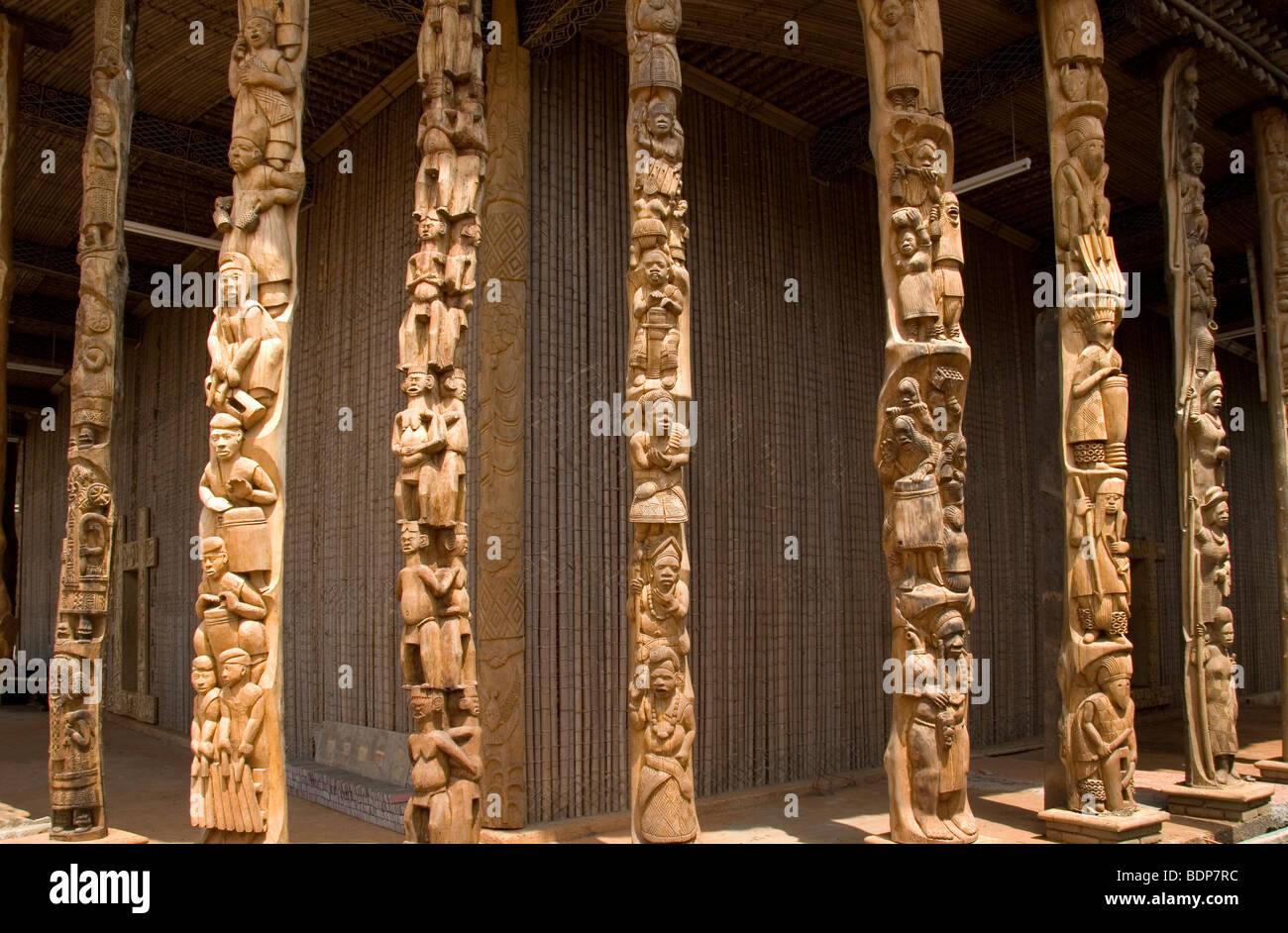Carved columns of main reception hall of chief's palace of Bamil k ...