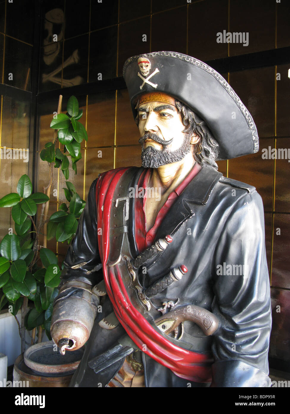 Pirate statue model hi-res stock photography and images - Alamy