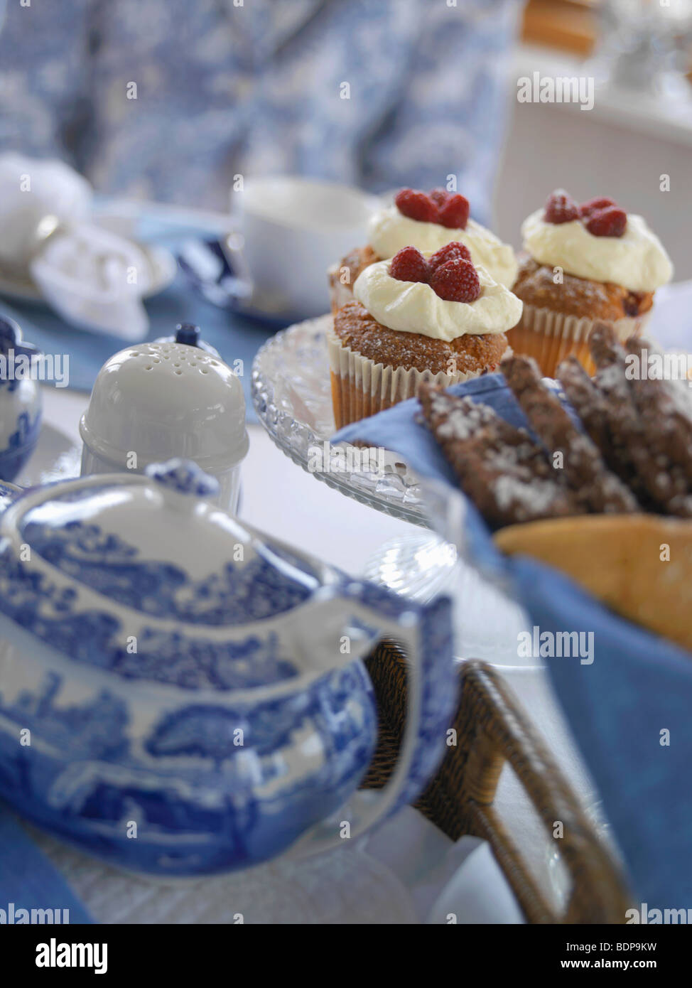 Well laid table hi-res stock photography and images - Alamy