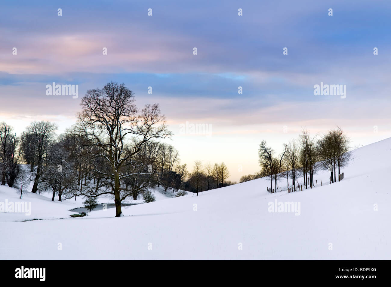 English snow scene at dusk hi-res stock photography and images - Alamy