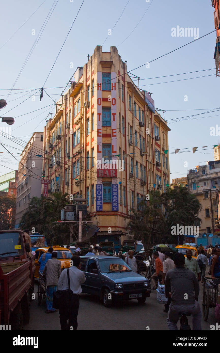 Busy street scene calcutta hi-res stock photography and images - Alamy