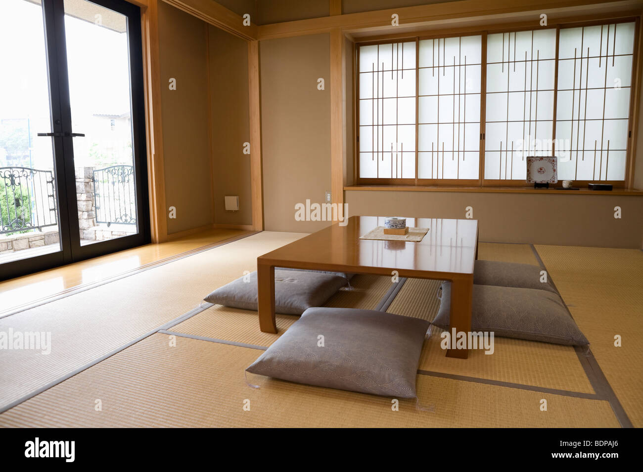 Tatami room hi-res stock photography and images - Alamy