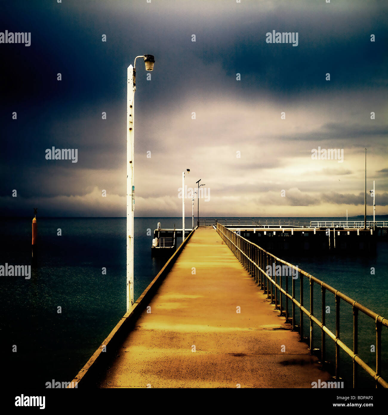 Jetty mooring posts hi-res stock photography and images - Alamy
