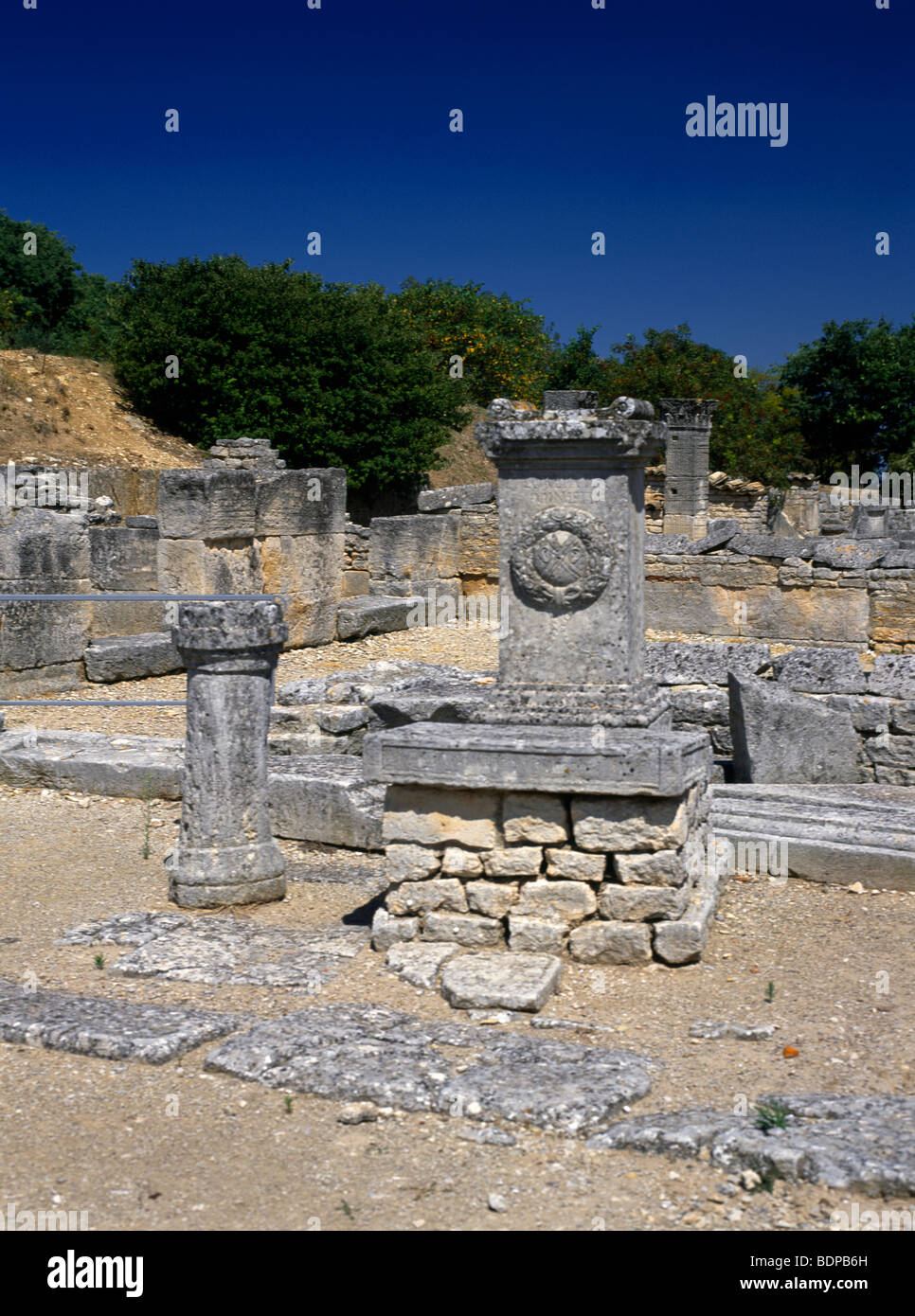 Roman ruins at st remy de provence hi-res stock photography and images ...