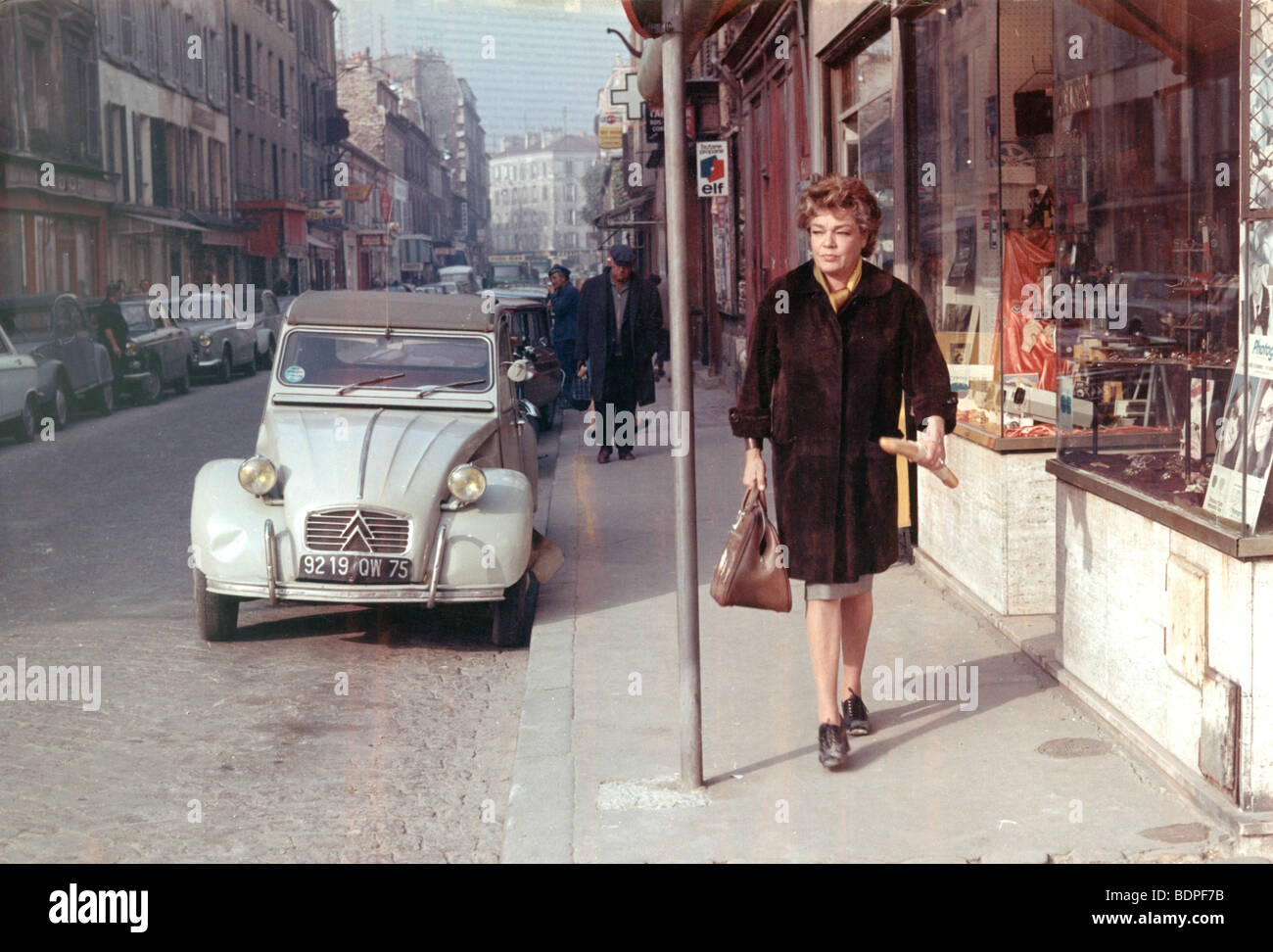 Le chat Year: 1971 Director: Pierre Granier-Deferre Simone Signoret ...