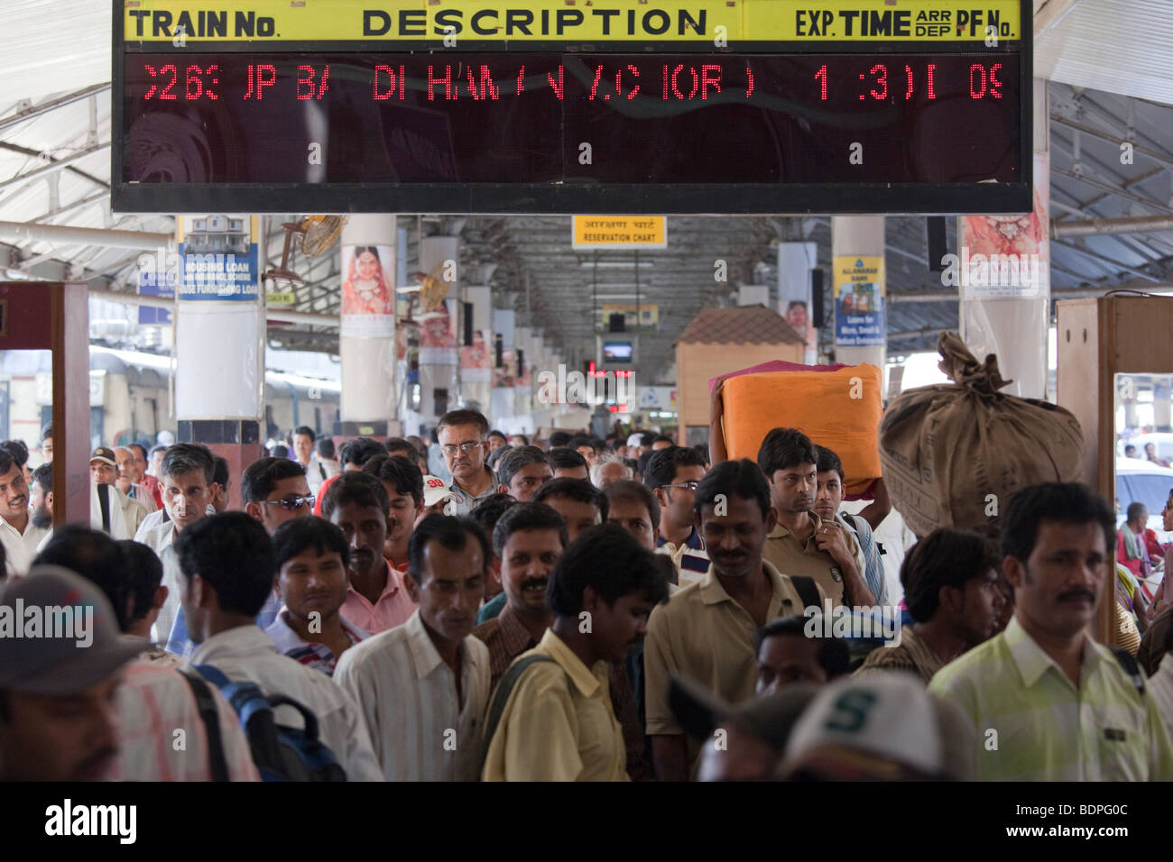 Howrah Railway Station in Calcutta India Stock Photo - Alamy