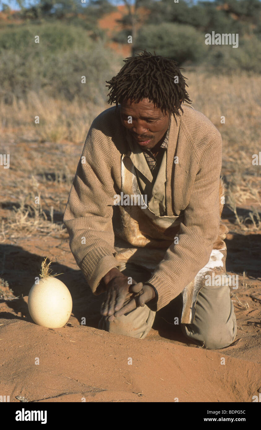 Kung tribe hi-res stock photography and images - Alamy