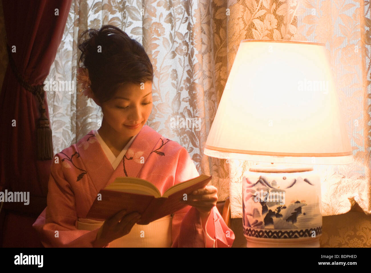 Japanese woman in kimono reading hi-res stock photography and images ...