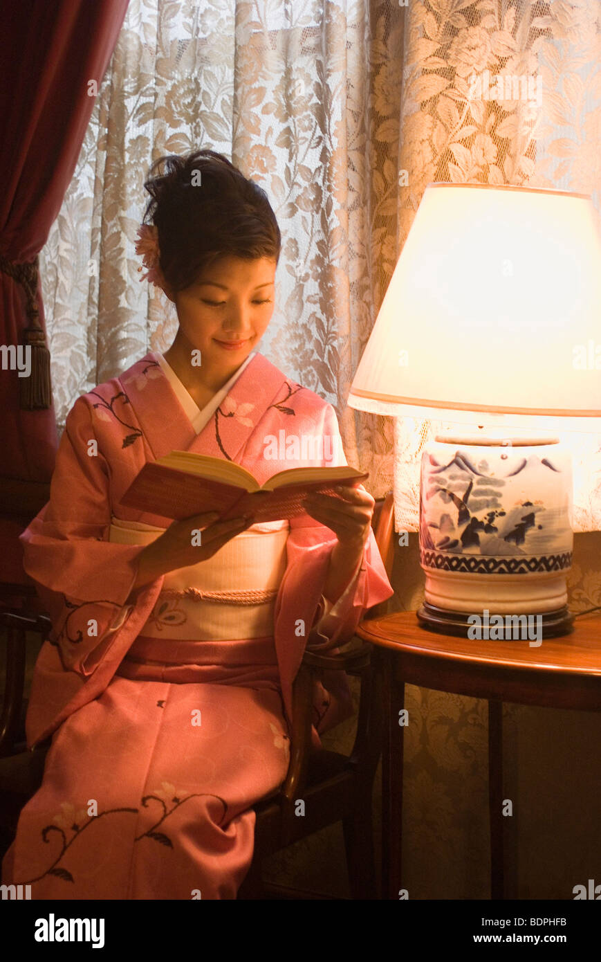 Japanese woman in kimono reading hi-res stock photography and images ...