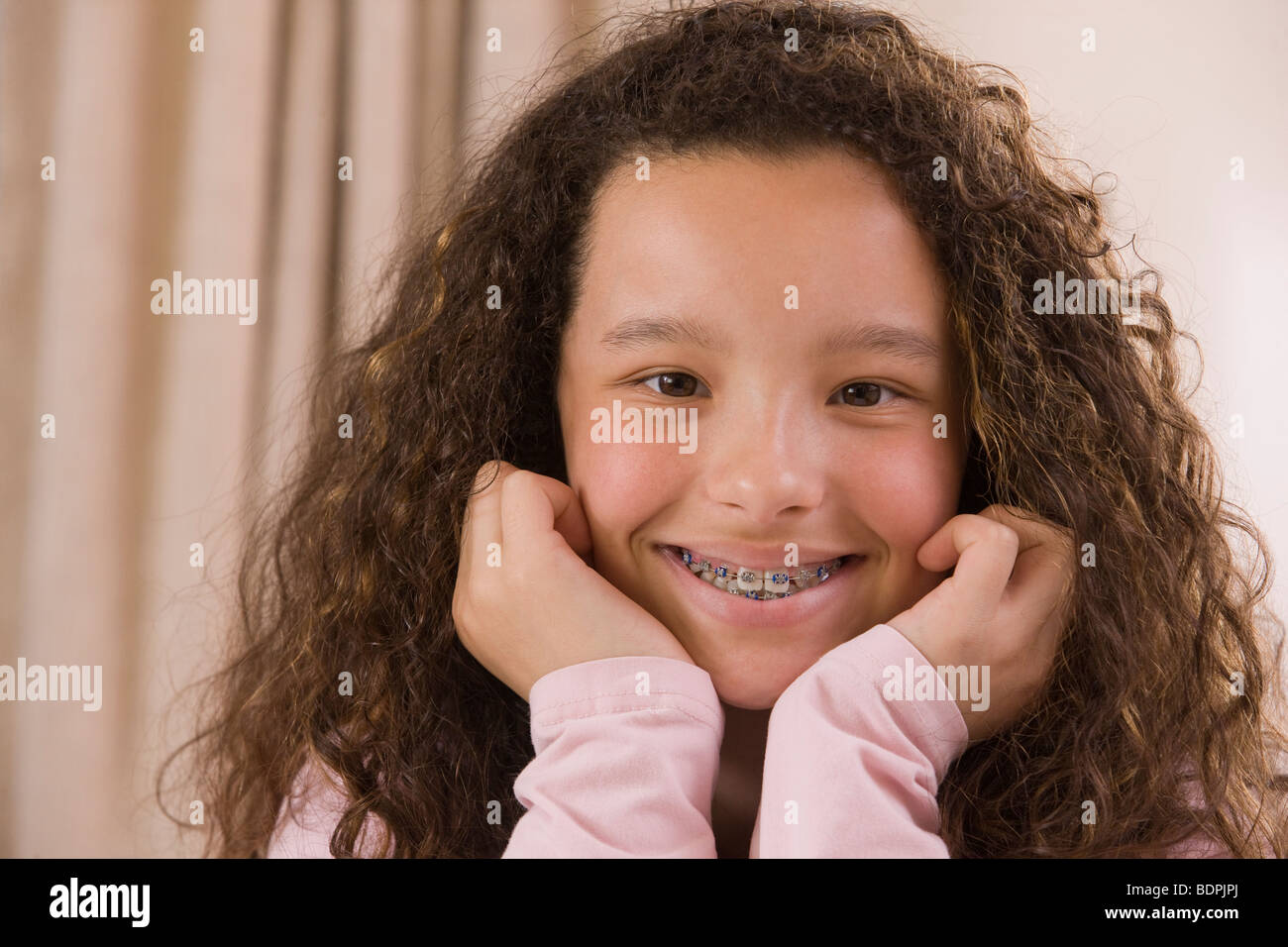 Portrait of a girl smiling Stock Photo - Alamy