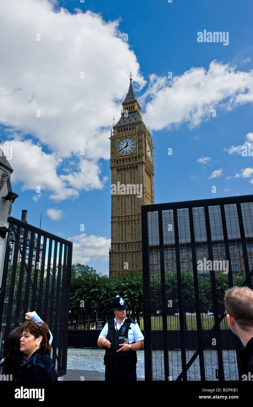A parliament security guard hi-res stock photography and images - Alamy