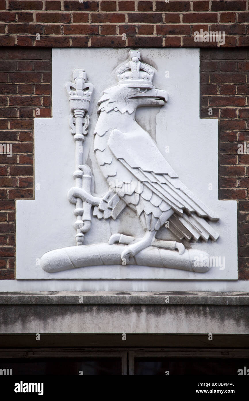 Royal crest uk hi-res stock photography and images - Alamy