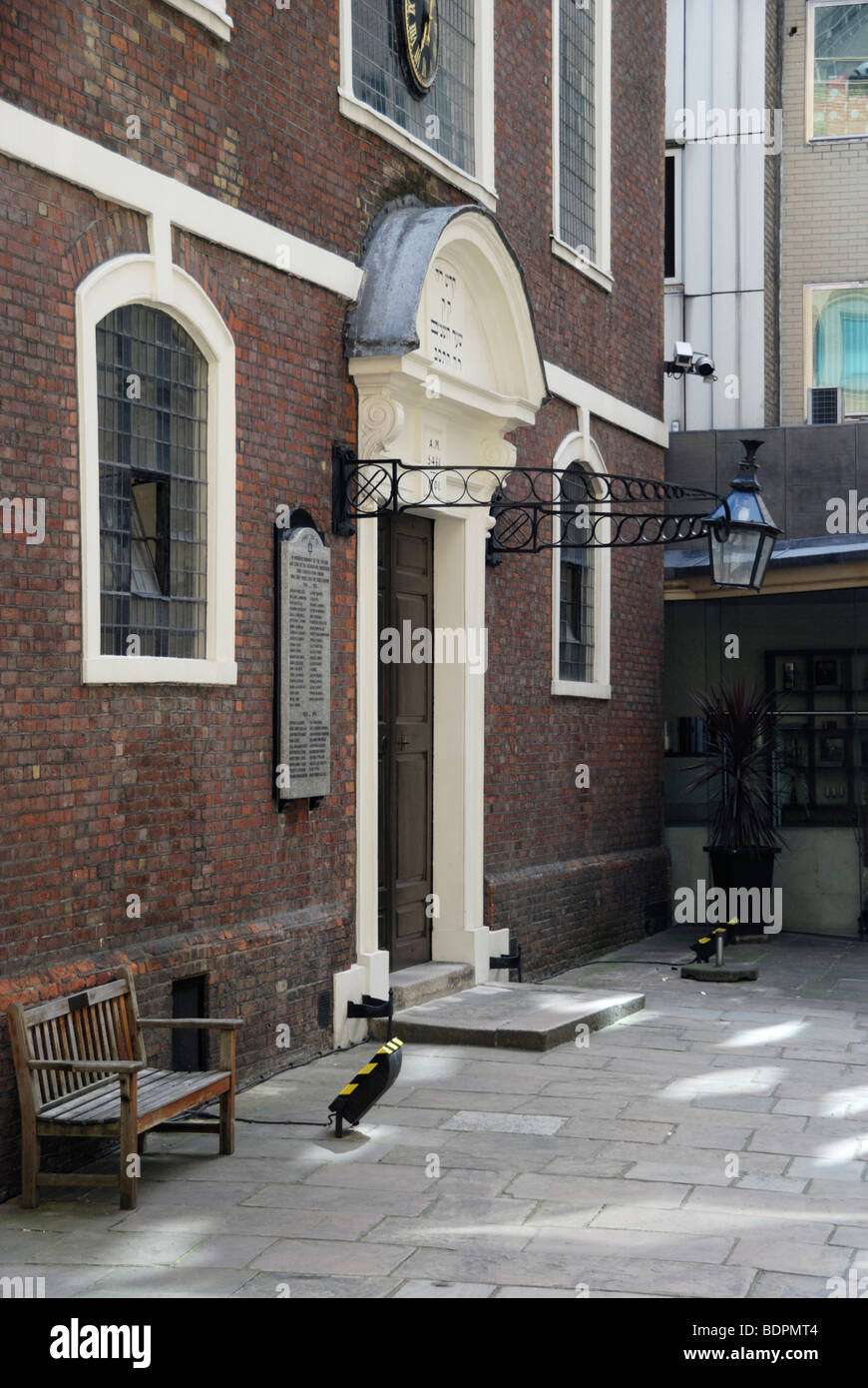 Bevis Marks Synagogue off Bevis Marks in the City of London, England ...