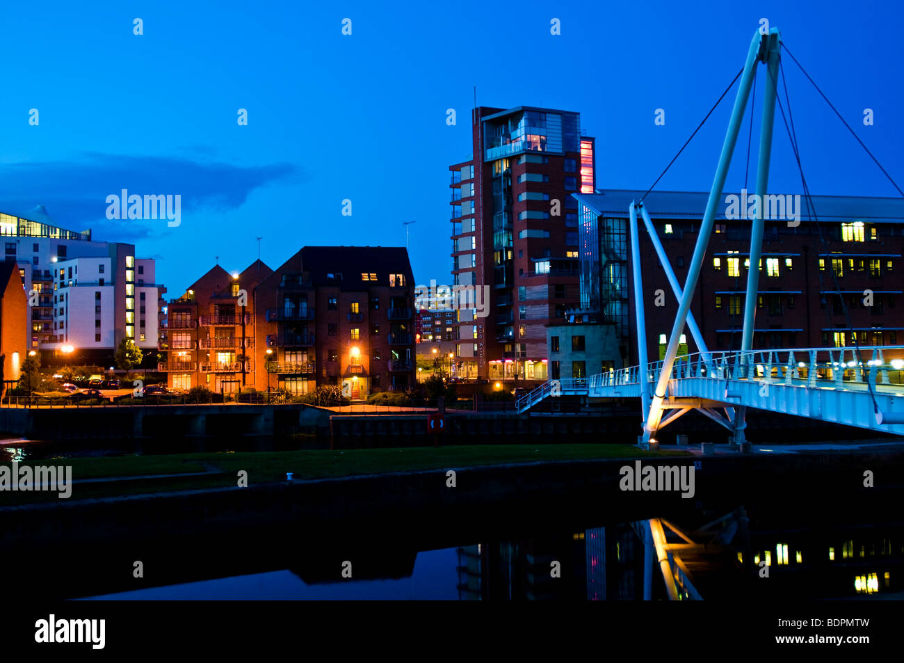 Knights Way bridge, Central Leeds at night Stock Photo - Alamy