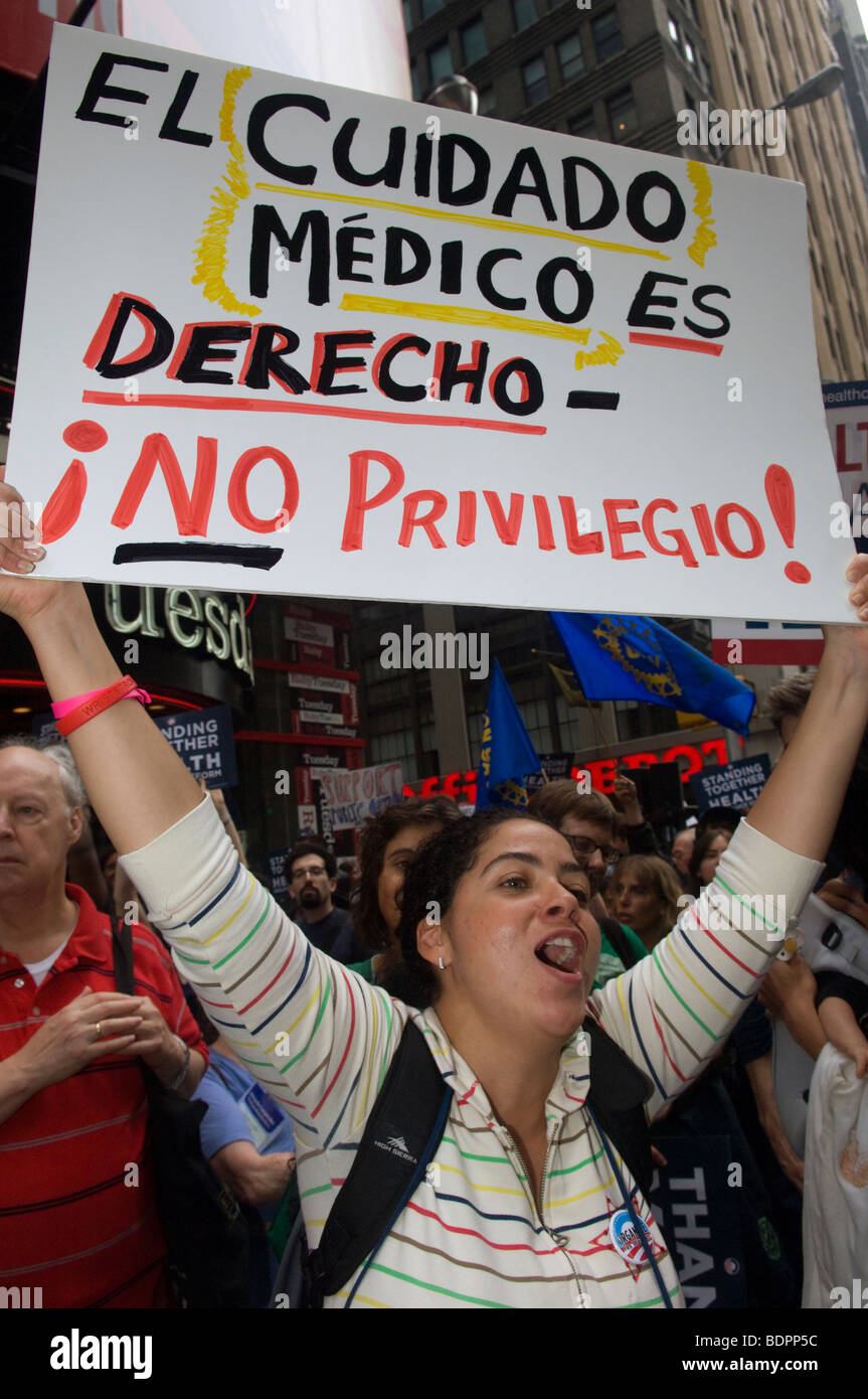 Protest signs in spanish hi-res stock photography and images - Alamy