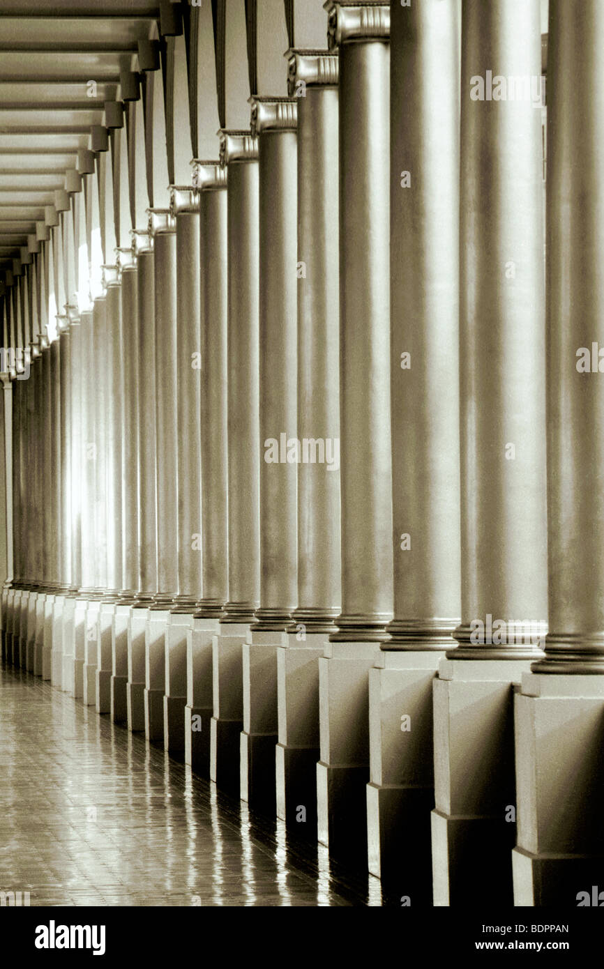 A row of columns Stock Photo - Alamy