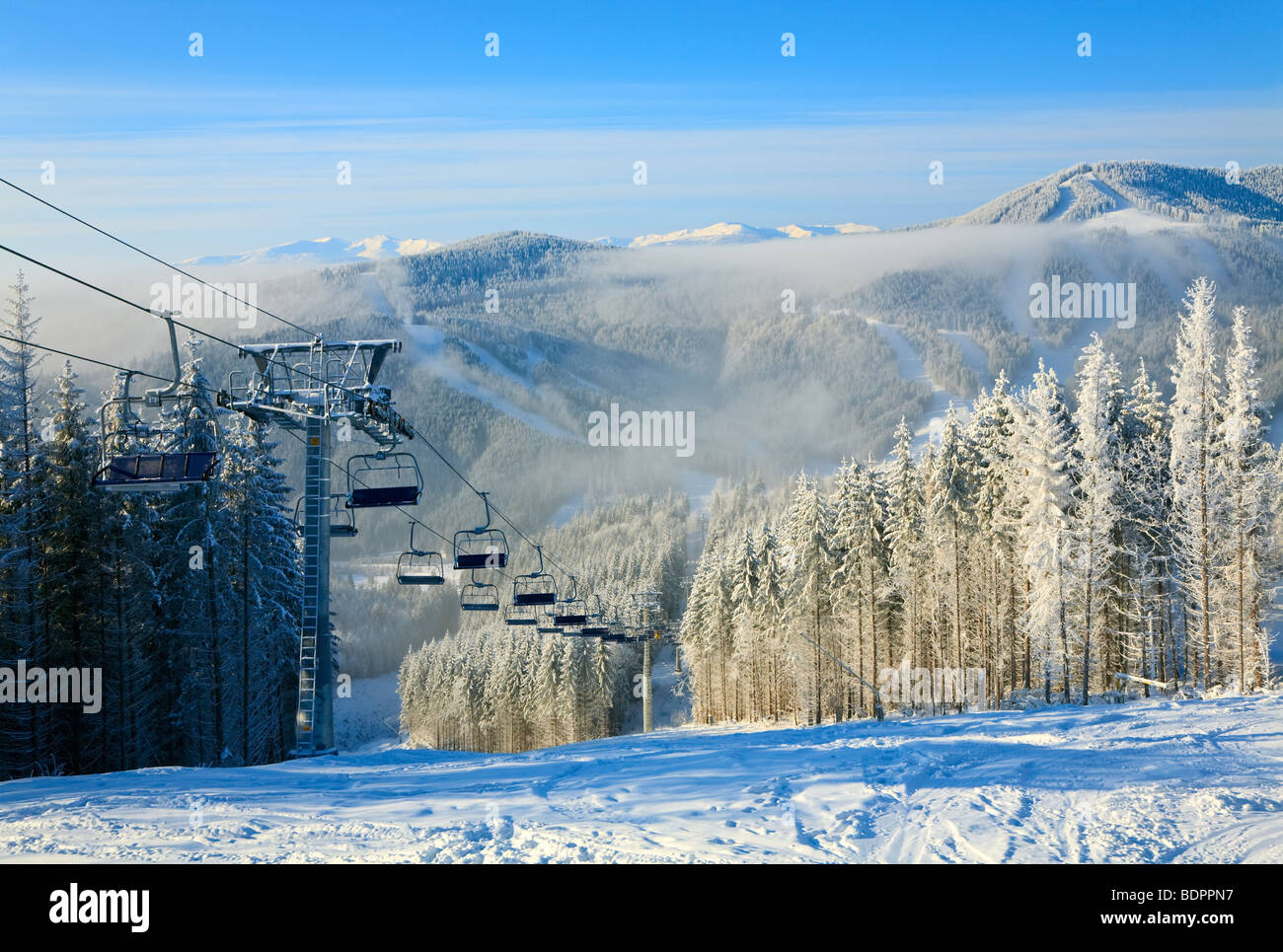 Skiing elevator hi-res stock photography and images - Alamy