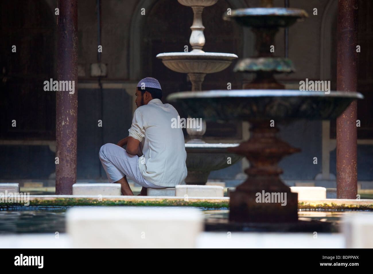 Mosque pool water hi-res stock photography and images - Alamy