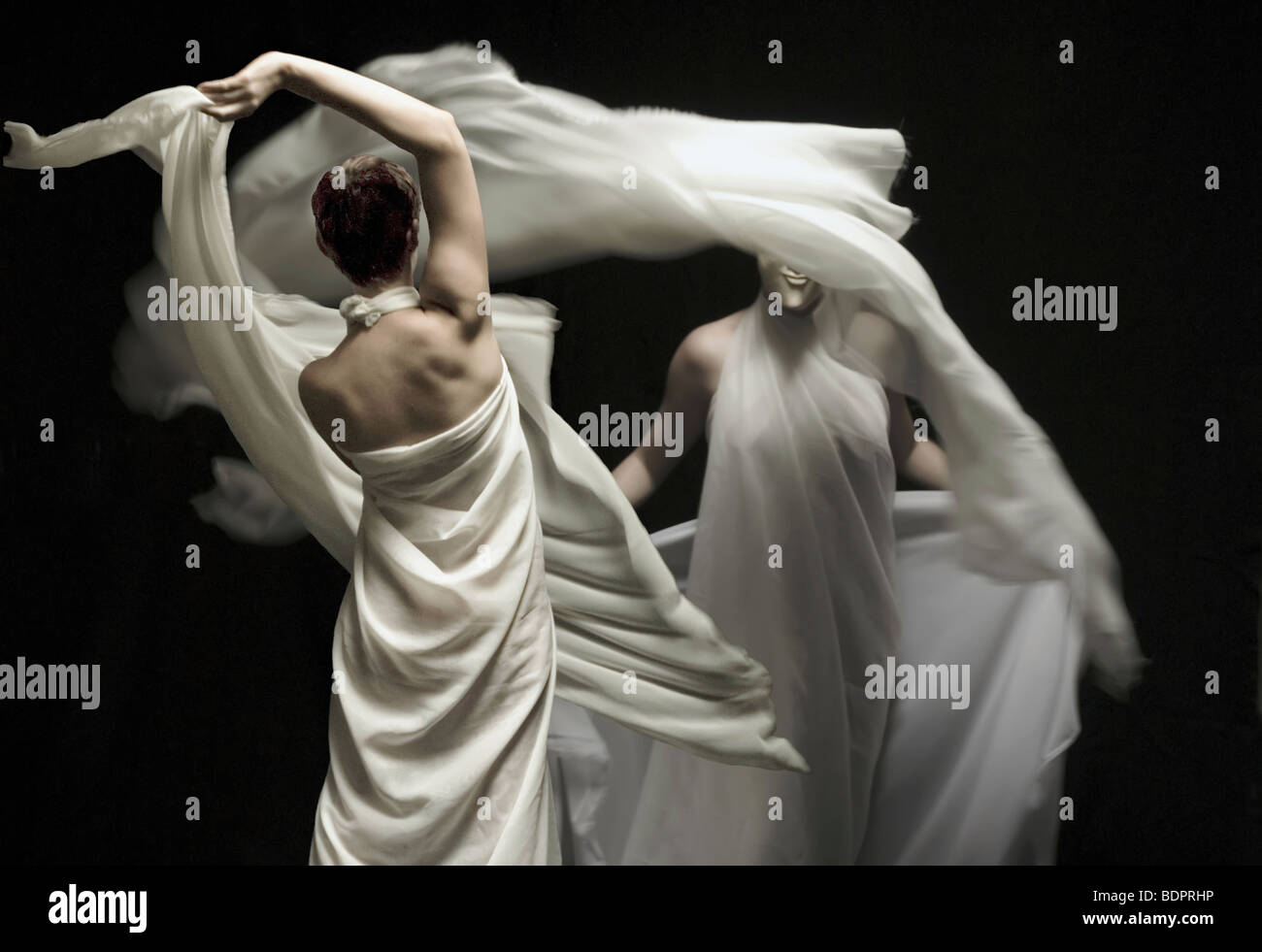 Women wearing veils hi-res stock photography and images - Alamy