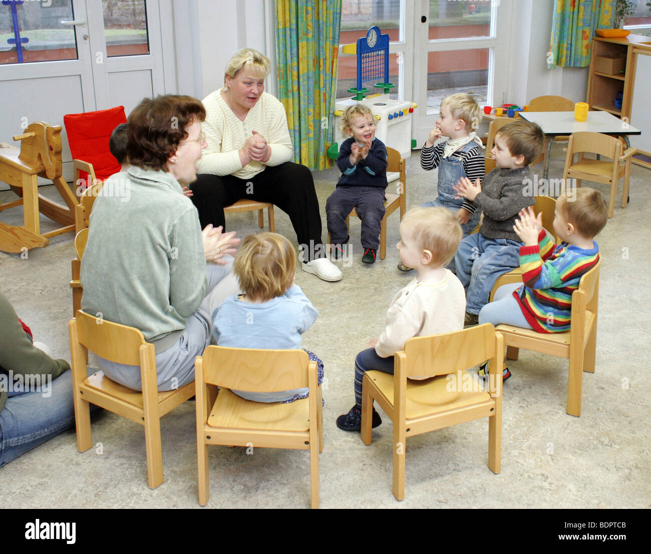Children at Kindergarten class singig Stock Photo - Alamy