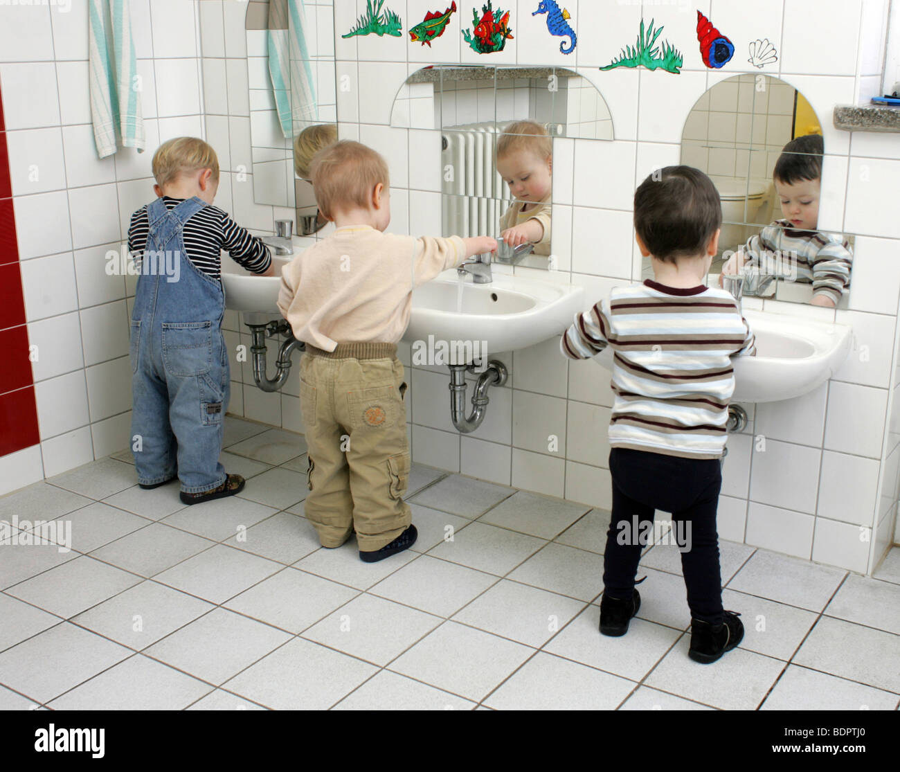 Children washing hands at Kindergarten class Stock Photo - Alamy