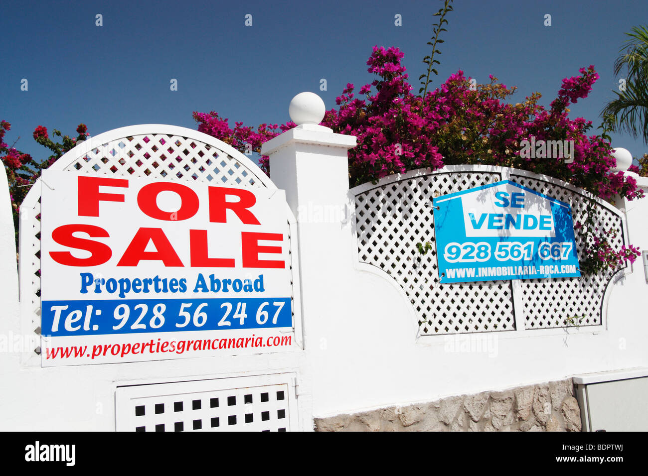 Sale signs house hi-res stock photography and images - Alamy