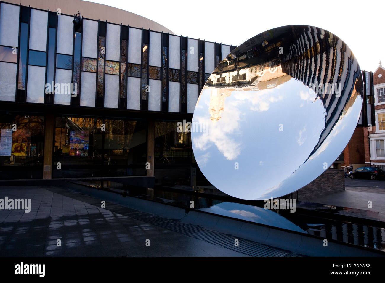 Sky mirror sculpture hi-res stock photography and images - Alamy