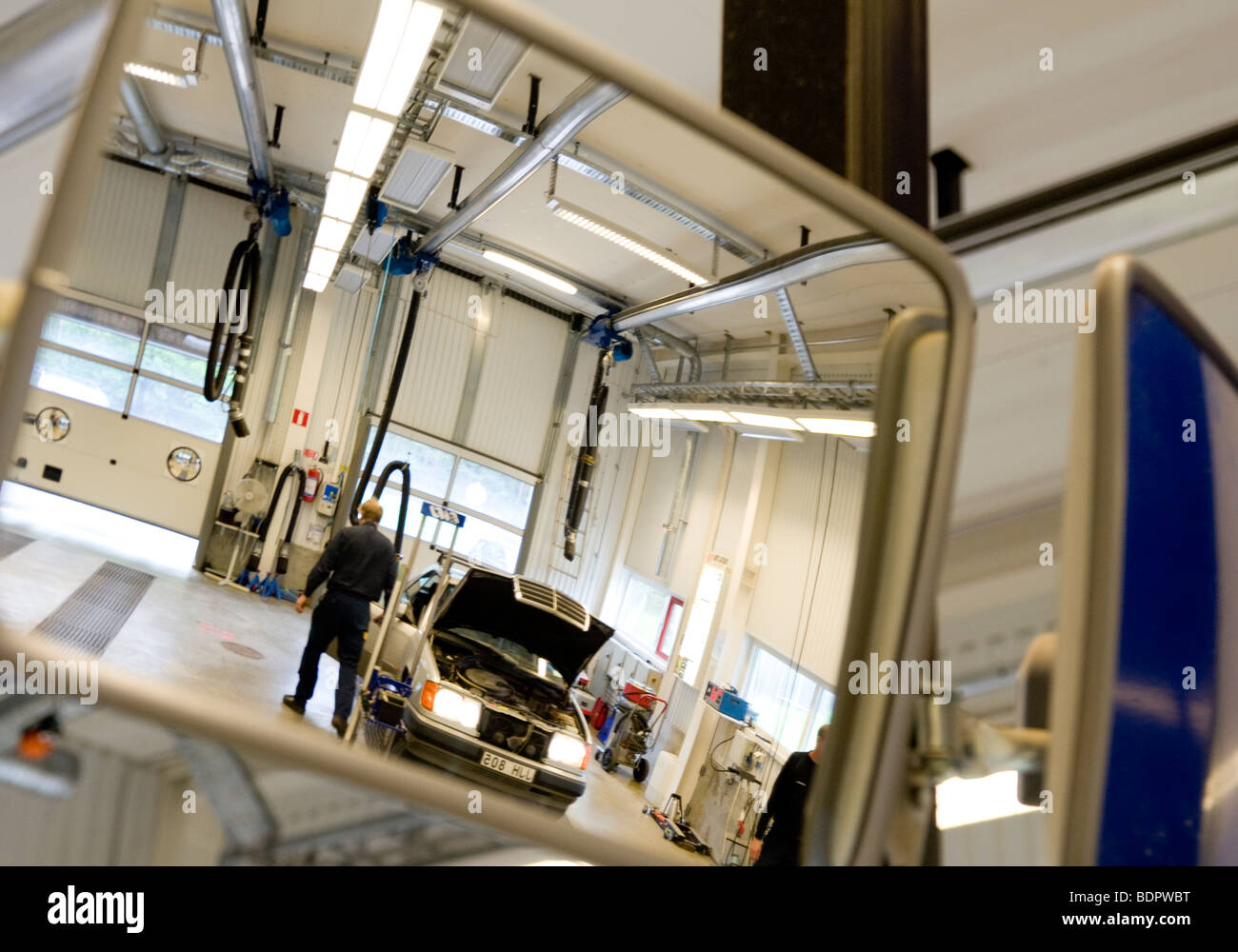 Inspection mirrors hi-res stock photography and images - Alamy
