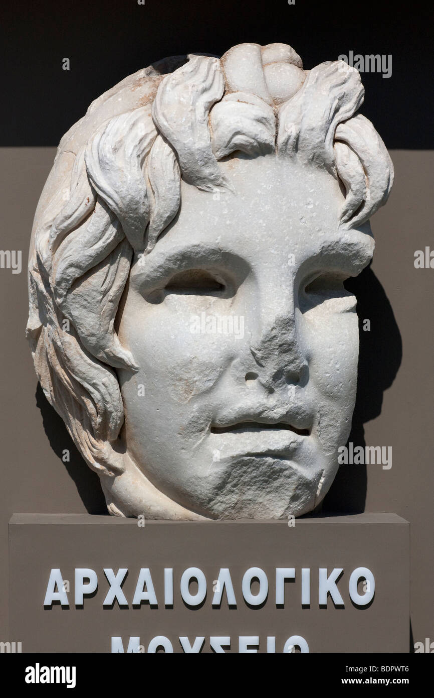 Colossal head statue hi-res stock photography and images - Alamy