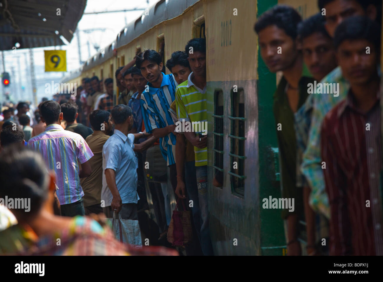 Sealdah platform hi-res stock photography and images - Alamy
