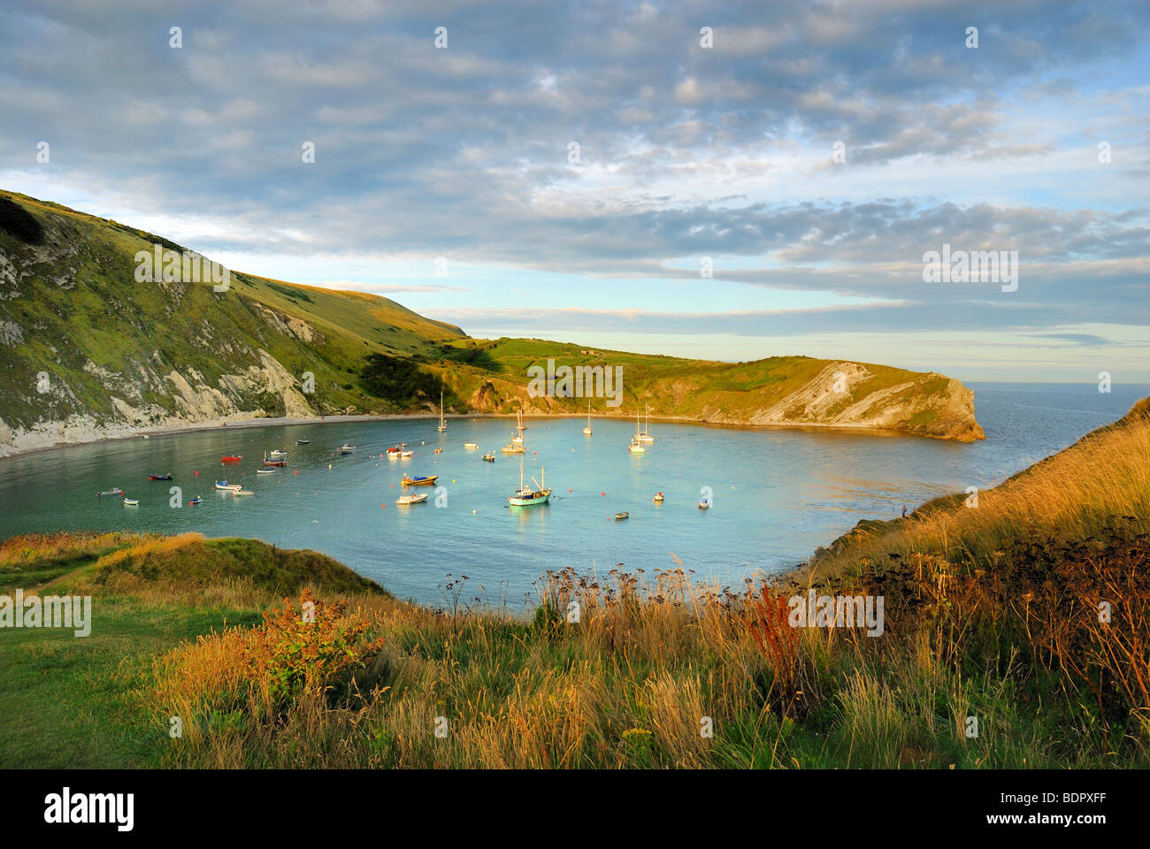 Lulworth cove hi-res stock photography and images - Alamy