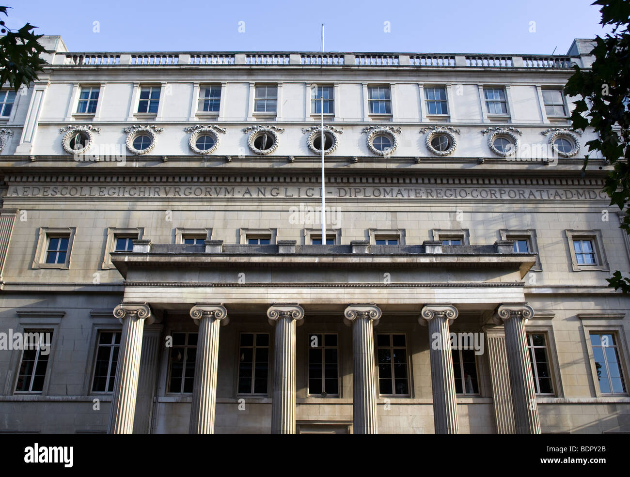 Royal college of surgeons hi-res stock photography and images - Alamy