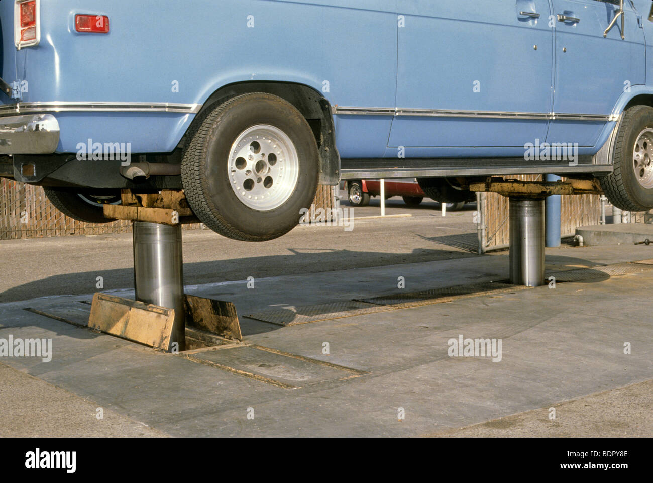 Hydraulic jack heavy load hi-res stock photography and images - Alamy