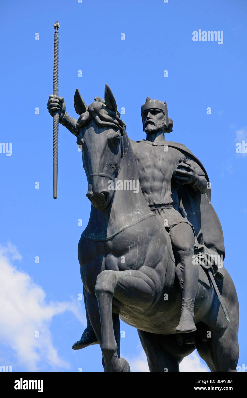 Zagreb, Croatia. Statue of King Tomislav in Tomislavov trg (Tomislav ...