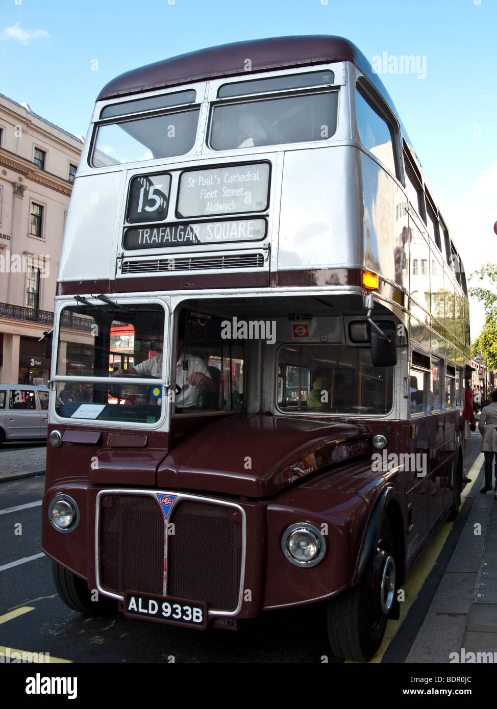London routemaster bus number 15 hi-res stock photography and images ...