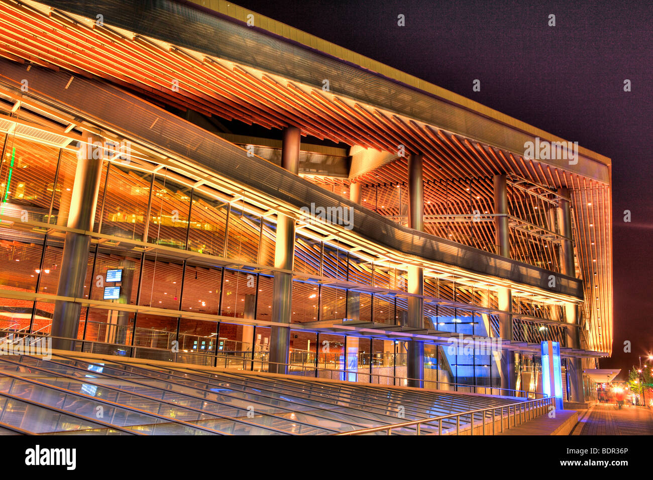 Vancouver convention centre west hi-res stock photography and images ...