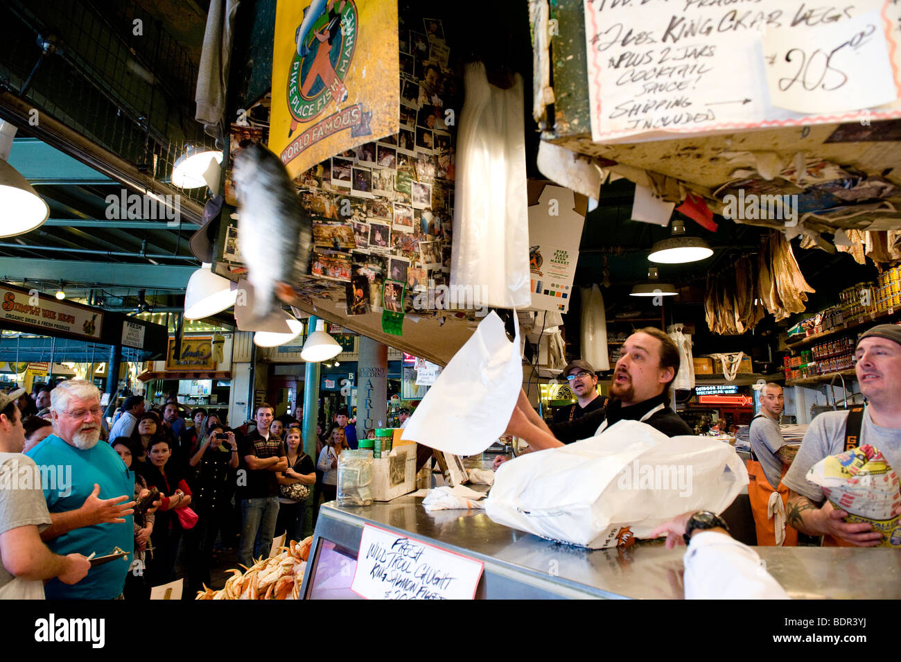 Seattle fish market throw hi-res stock photography and images - Alamy