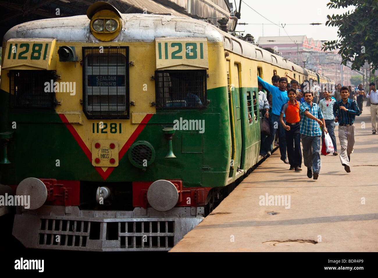 Train in sealdah railway station hi-res stock photography and images ...
